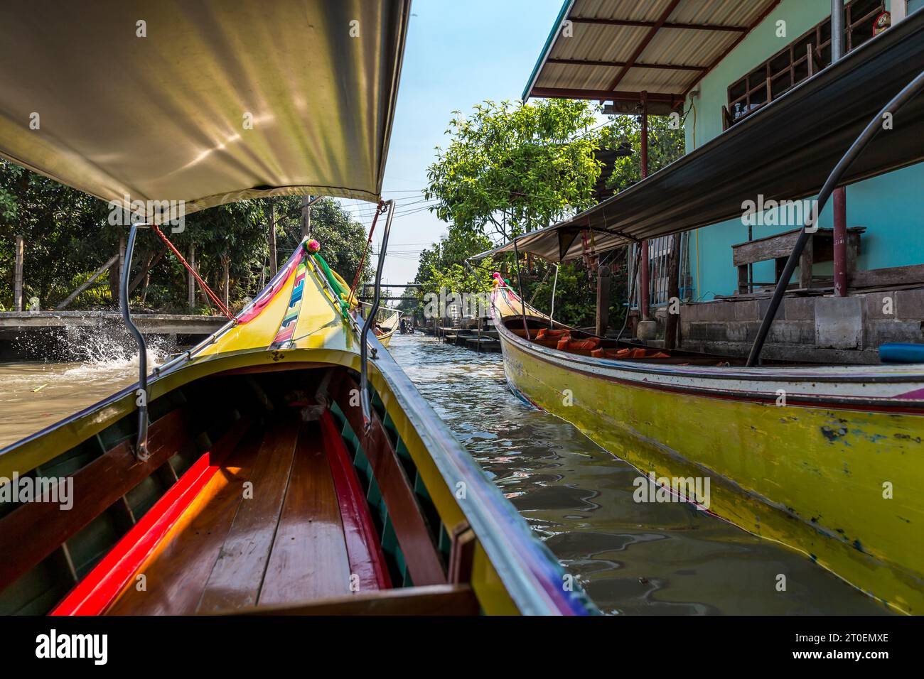 Colorful tourist boats, floating market, Damnoen Saduak Floating Market ...