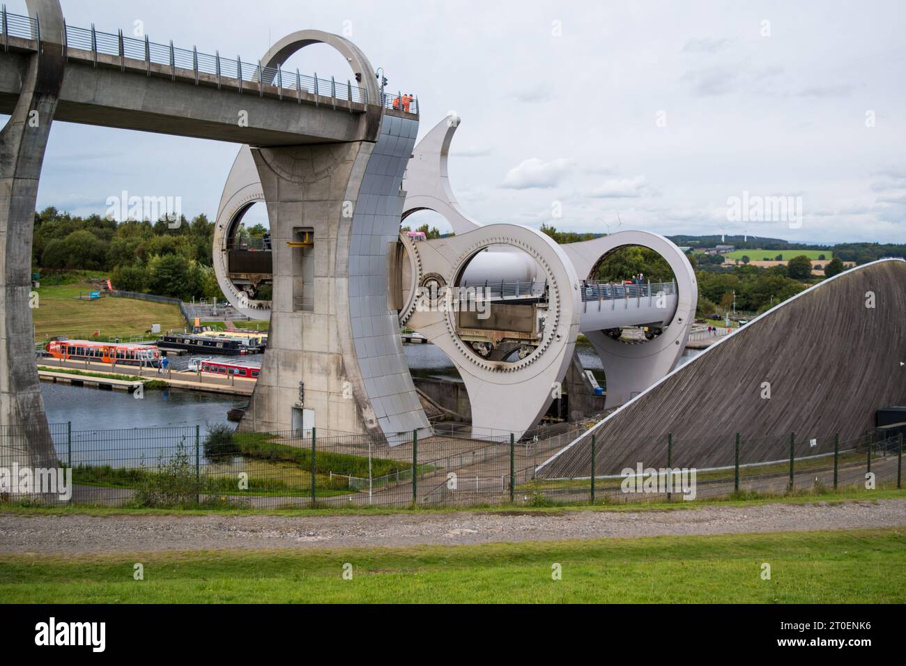 The Falkirk Wheel in Scotland, the world's only rotating canal boat ...