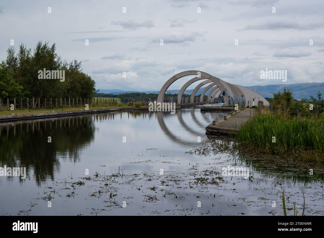 The Falkirk Wheel in Scotland, the world's only rotating canal boat ...