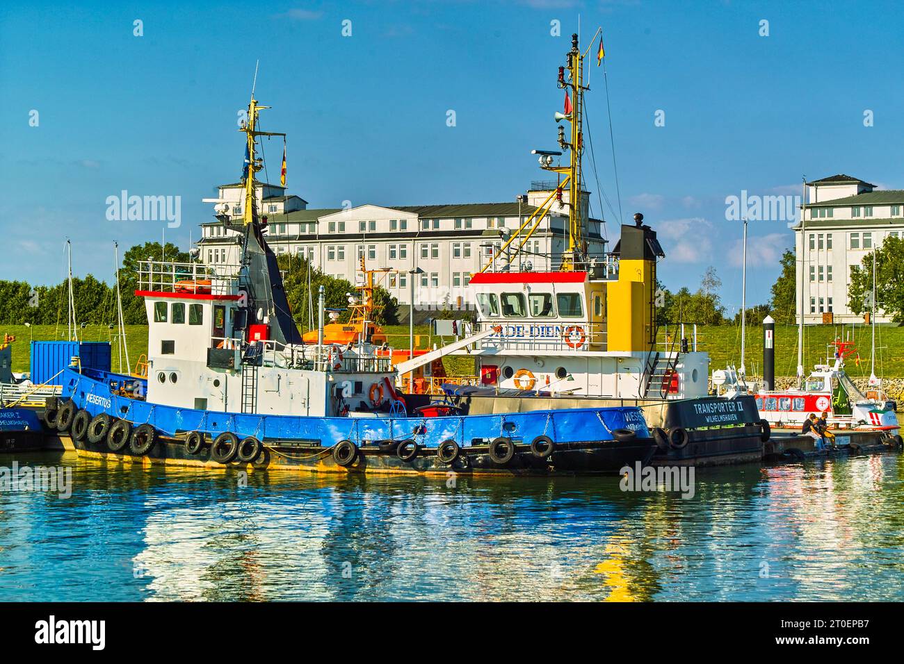 Harbour scene hi-res stock photography and images - Alamy