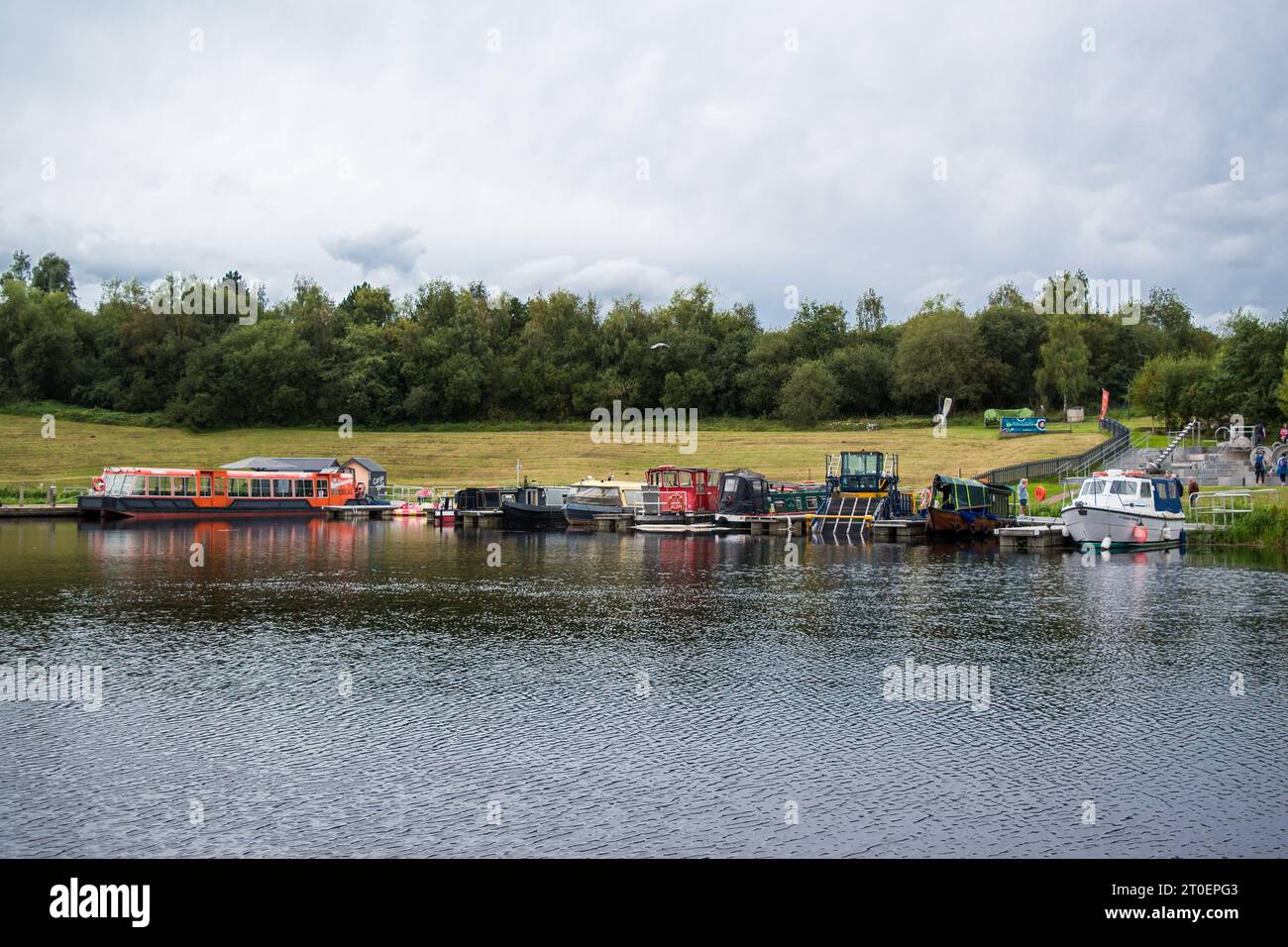 The Falkirk Wheel in Scotland, the world's only rotating canal boat ...