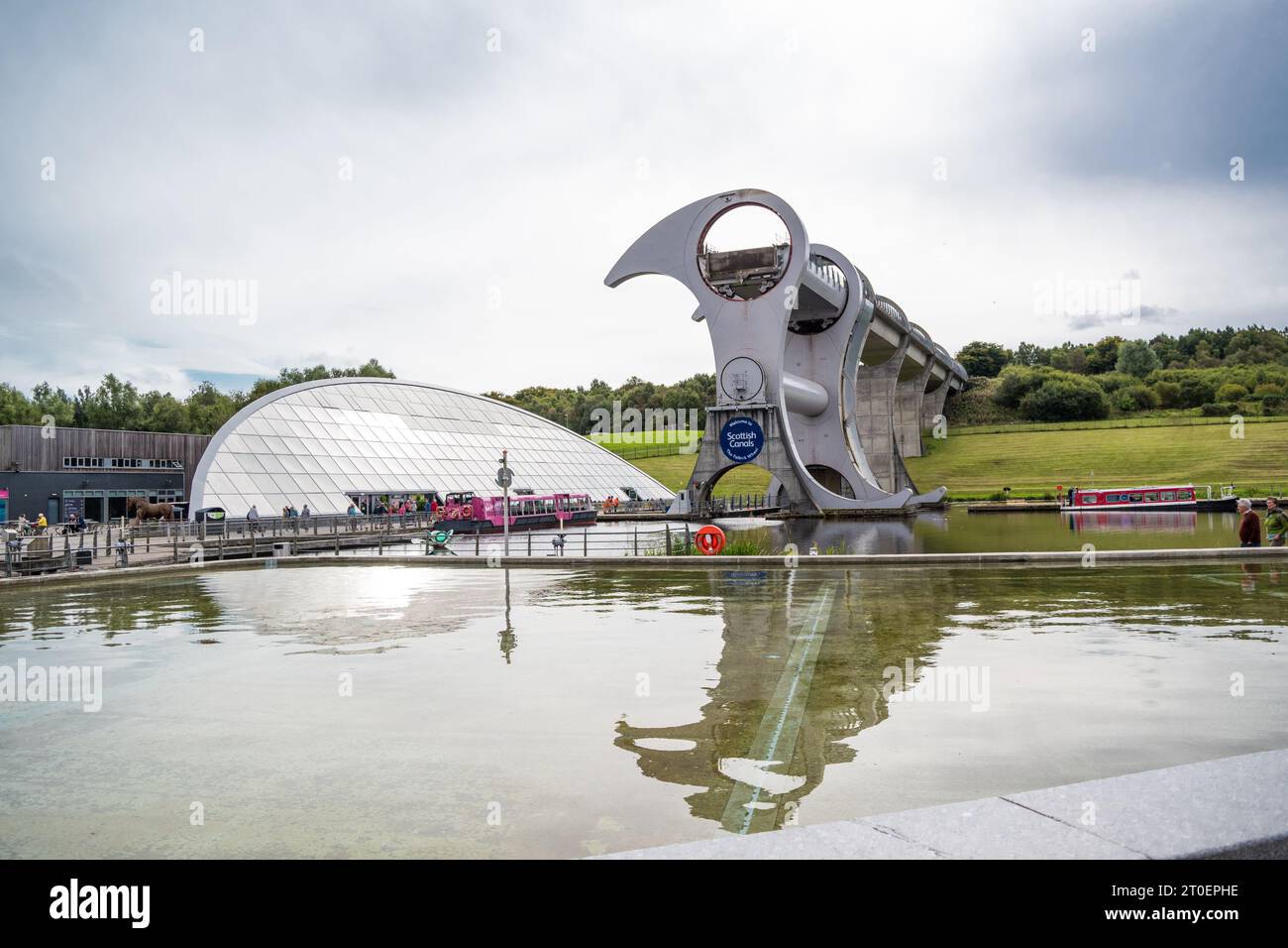 The Falkirk Wheel in Scotland, the world's only rotating canal boat ...
