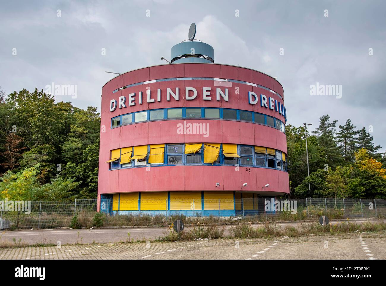 05 . 10 . 2023 . Historisches Gebäude der Raststätte Dreilinden am ...