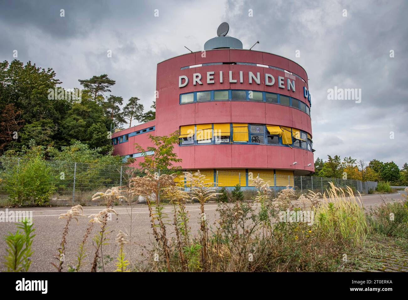 05 . 10 . 2023 . Historisches Gebäude der Raststätte Dreilinden am ...