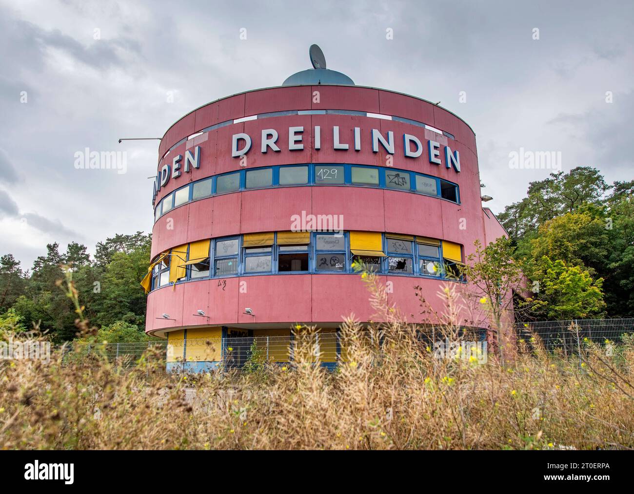 05 . 10 . 2023 . Historisches Gebäude der Raststätte Dreilinden am ...