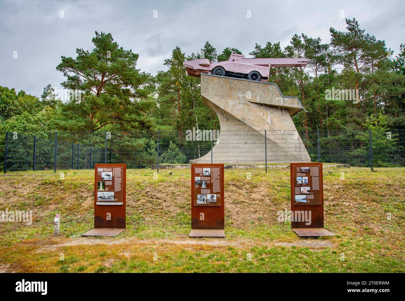 05 . 10 . 2023 . Panzerdenkmal am ehemaligen Grenzübergang Drewitz ...