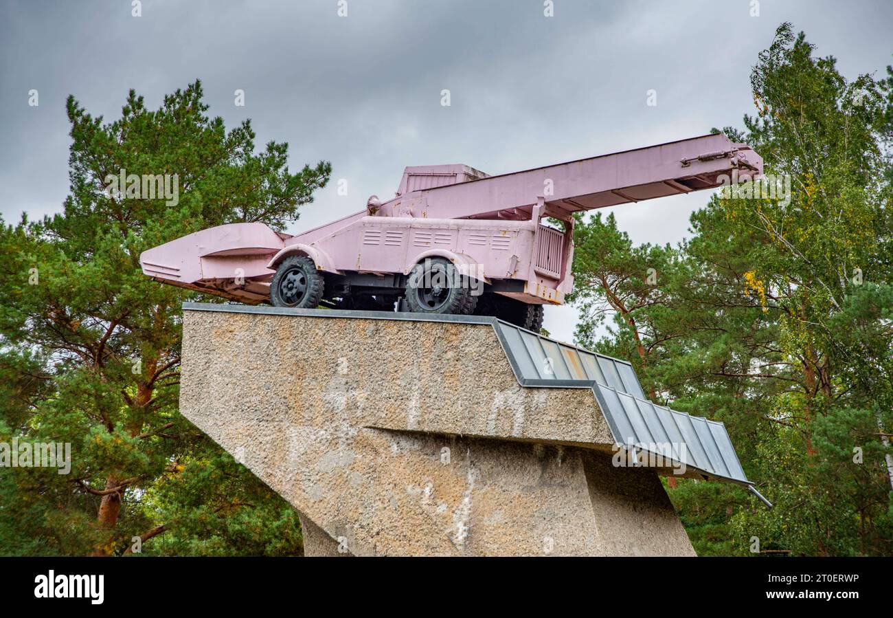 05 . 10 . 2023 . Panzerdenkmal am ehemaligen Grenzübergang Drewitz ...