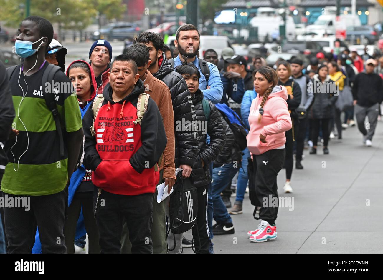 New York, New York, USA. 6th Oct, 2023. Migrants and asylum seekers ...