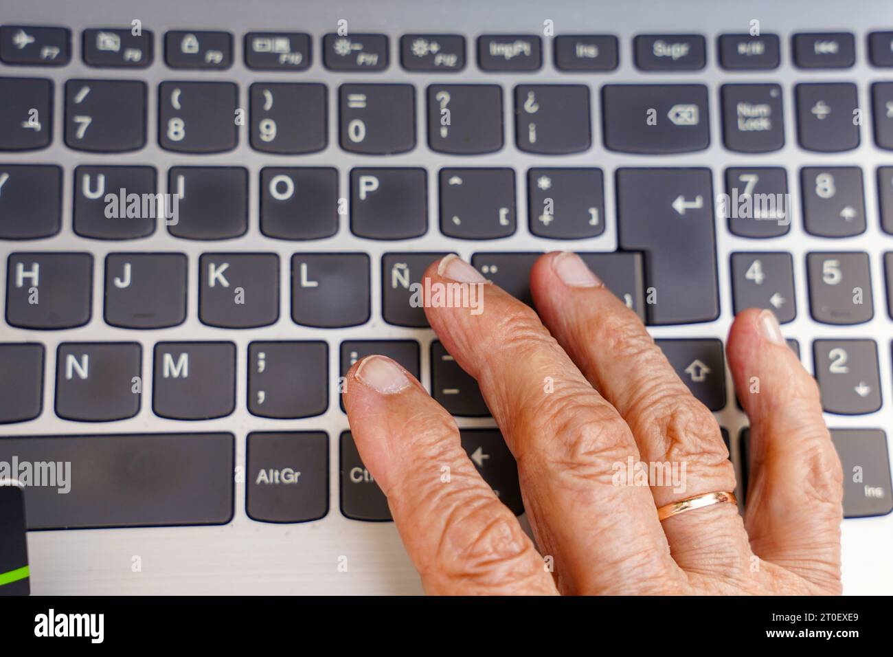 Elderly hand keyboard hi-res stock photography and images - Alamy