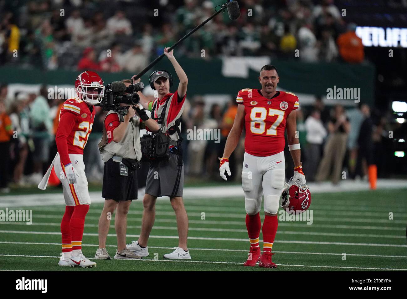Kansas City Chiefs tight end Travis Kelce (87) before an NFL football ...