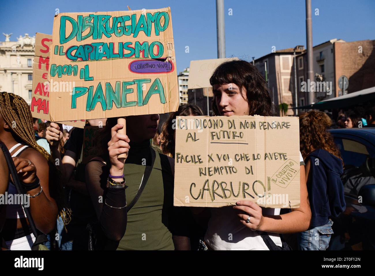 Rome, Italy. 06th Oct, 2023. Protesters hold placards expressing their ...