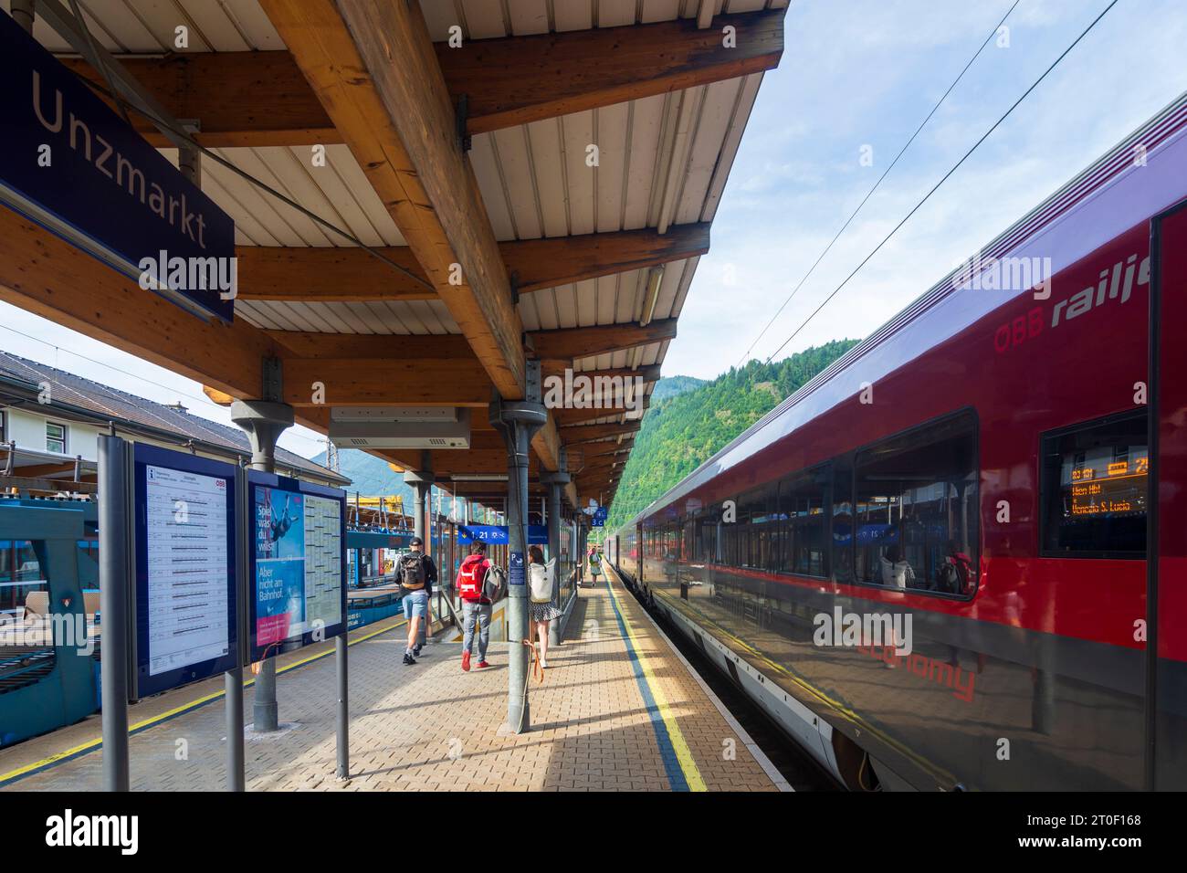 Wooden platform roofs hi-res stock photography and images - Alamy