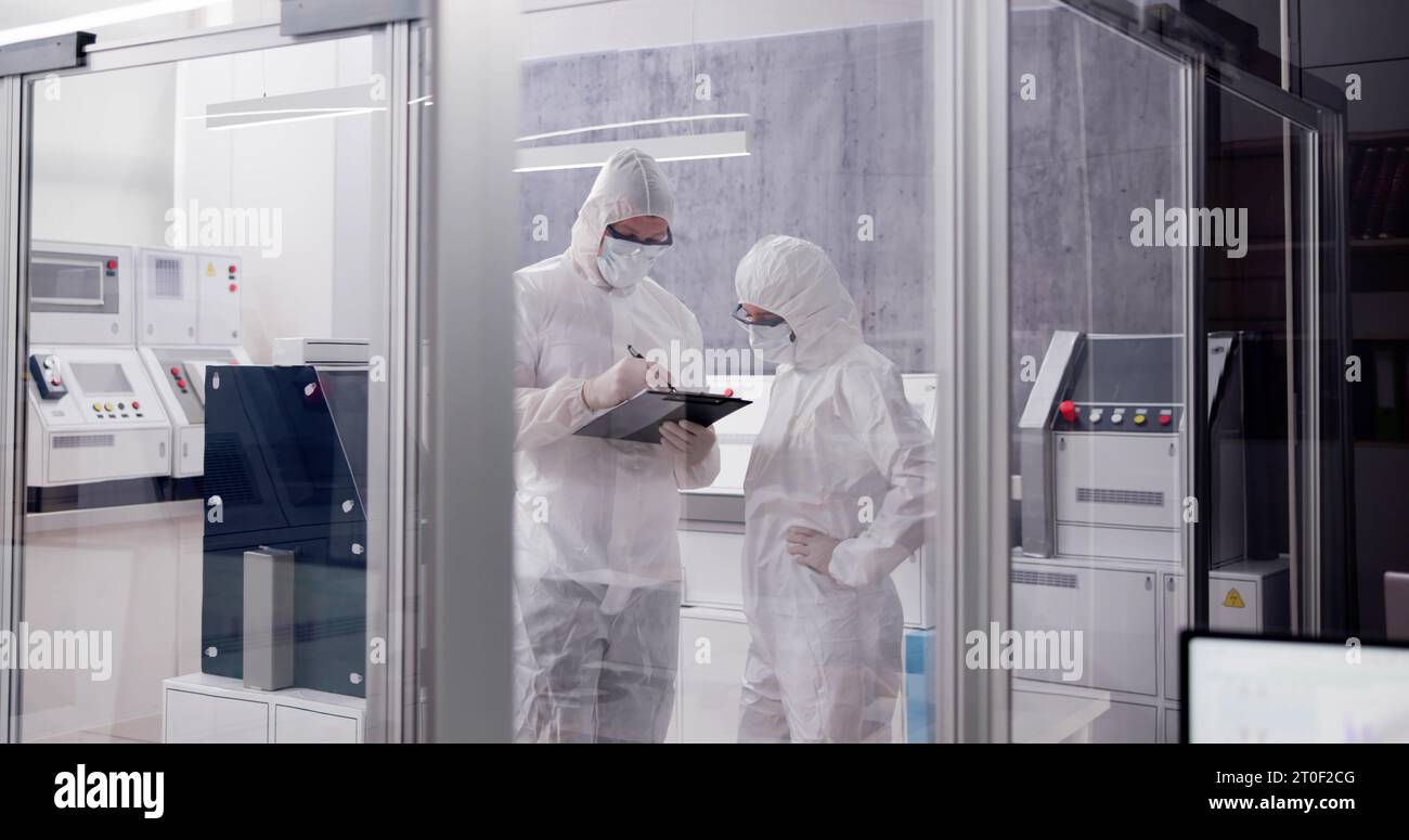 Clean room laboratory talking hi-res stock photography and images - Alamy