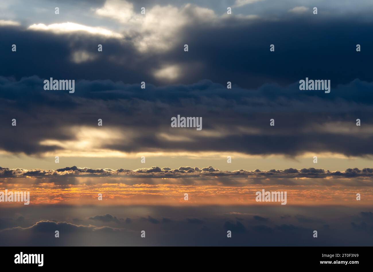 Sunrise with dramatic colorful cloudscape. Beautiful sun behind clouds ...