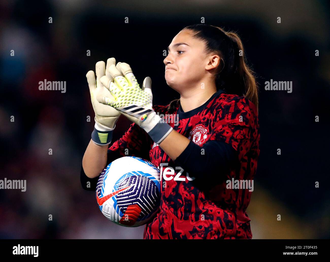 Manchester United goalkeeper Saf Middleton-Patel warming up ahead of ...