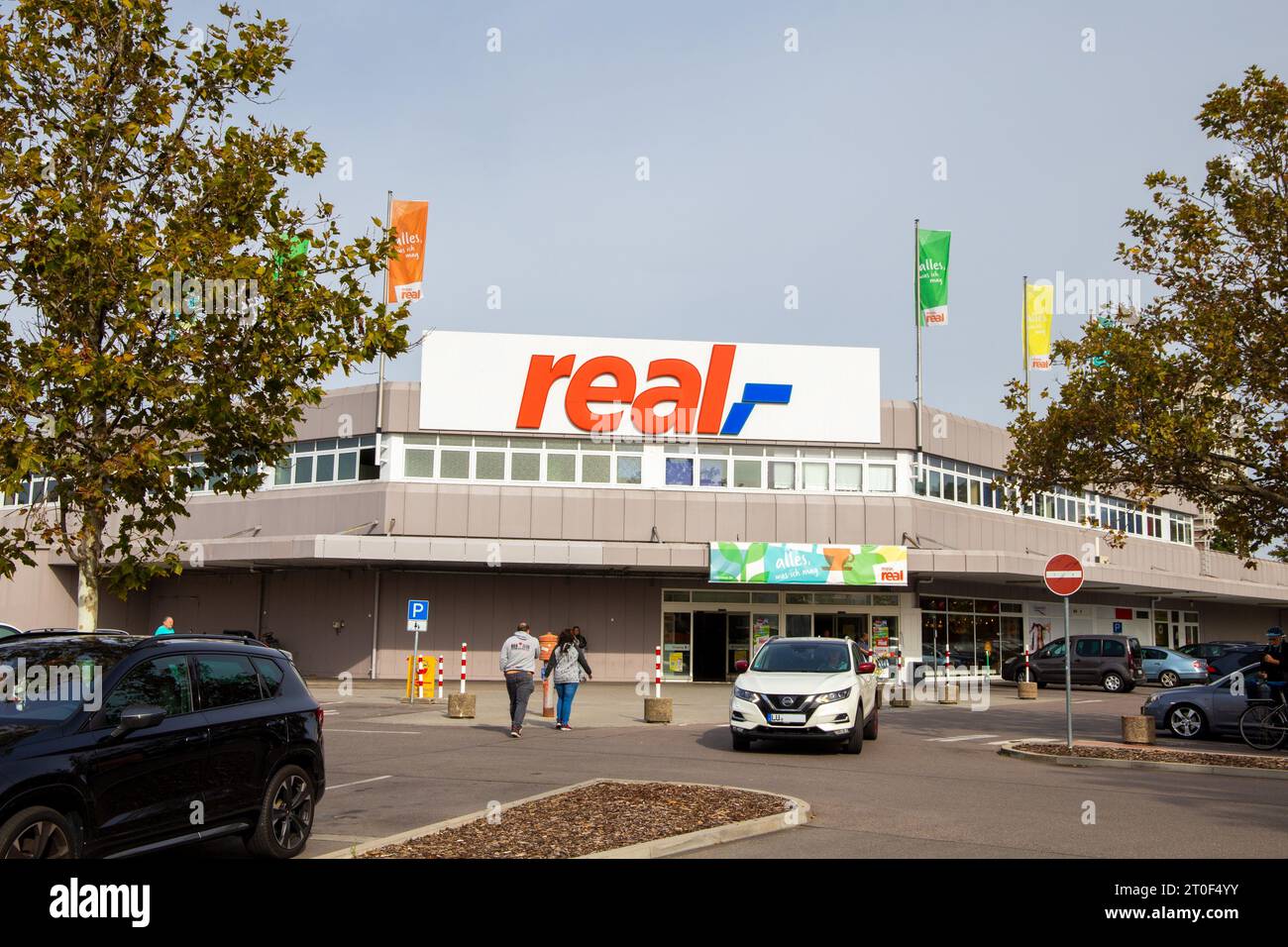 Logo of the supermarket chain real hi-res stock photography and images ...