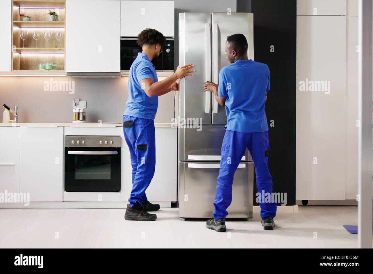 Man move fridge hi-res stock photography and images - Alamy