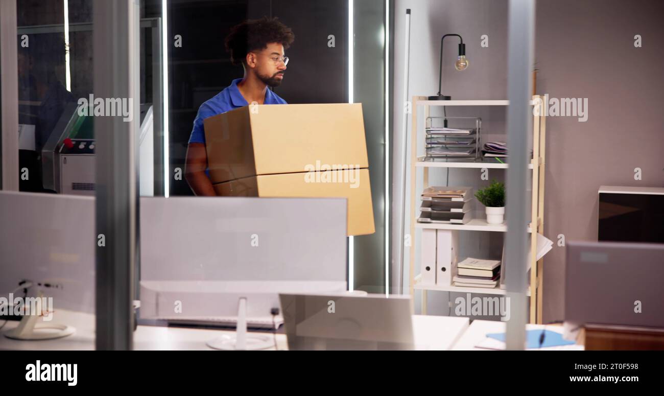 Workers moving carrying boxes hi-res stock photography and images - Alamy