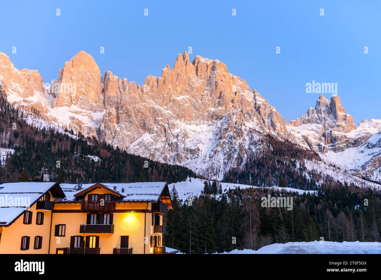 Traditional alpine mountain architecture hi-res stock photography and ...
