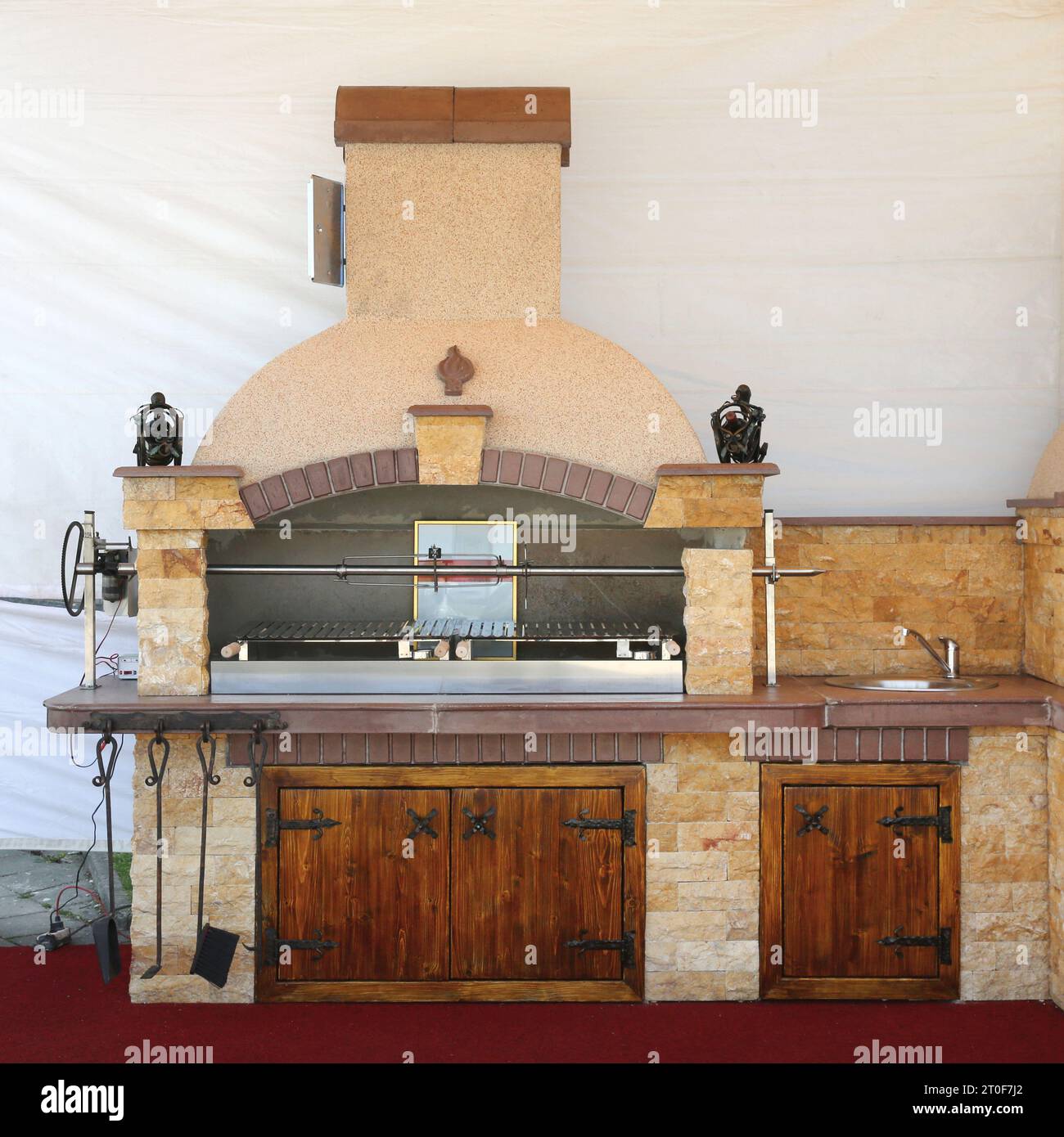 Masonry oven traditional italian hi-res stock photography and images ...