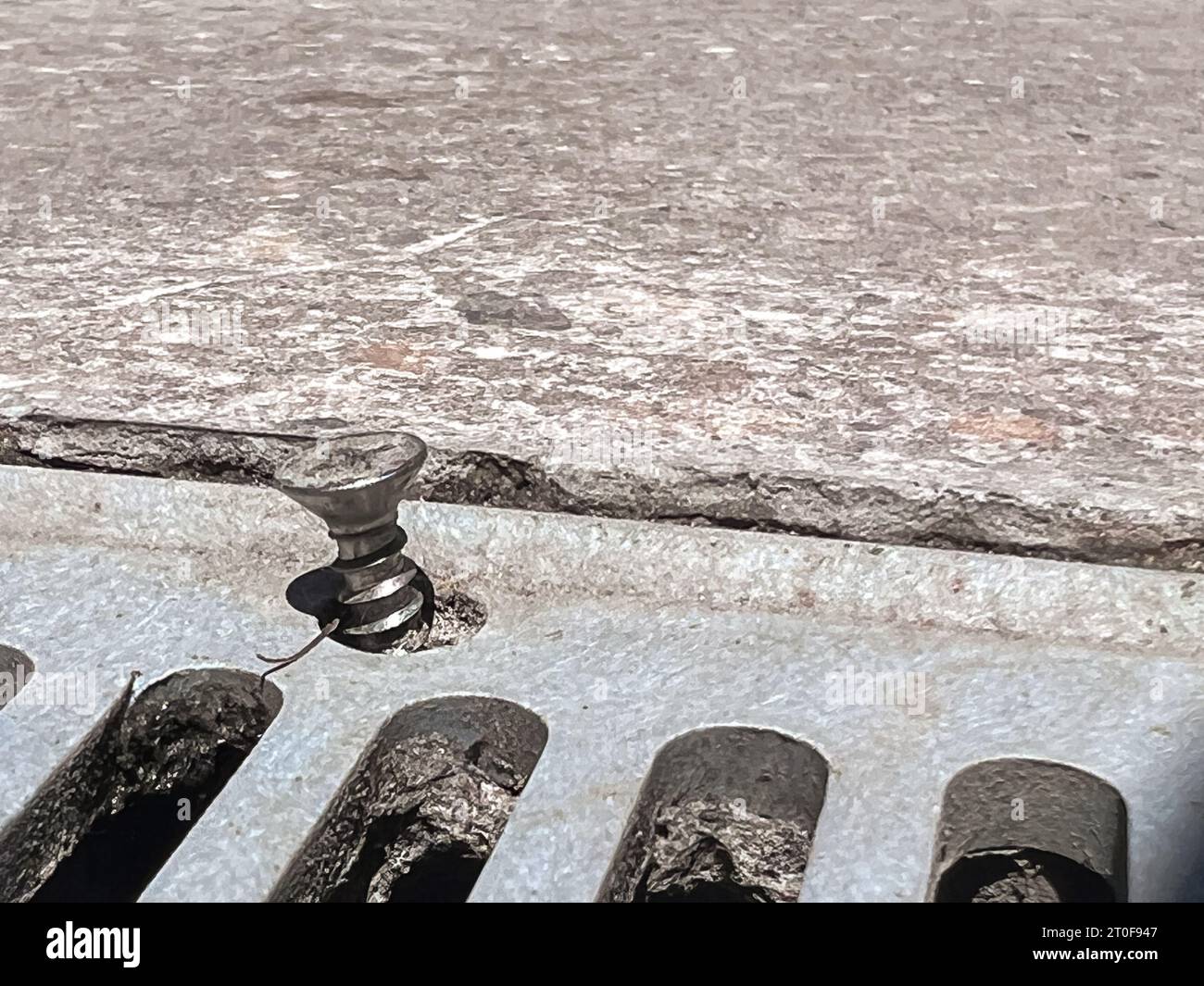 Los Angeles, USA. 26 Aug, 2023. A screw sticking up on an open pool ...