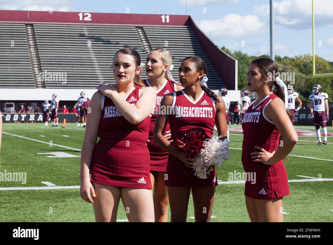 College cheerleaders hi-res stock photography and images - Alamy