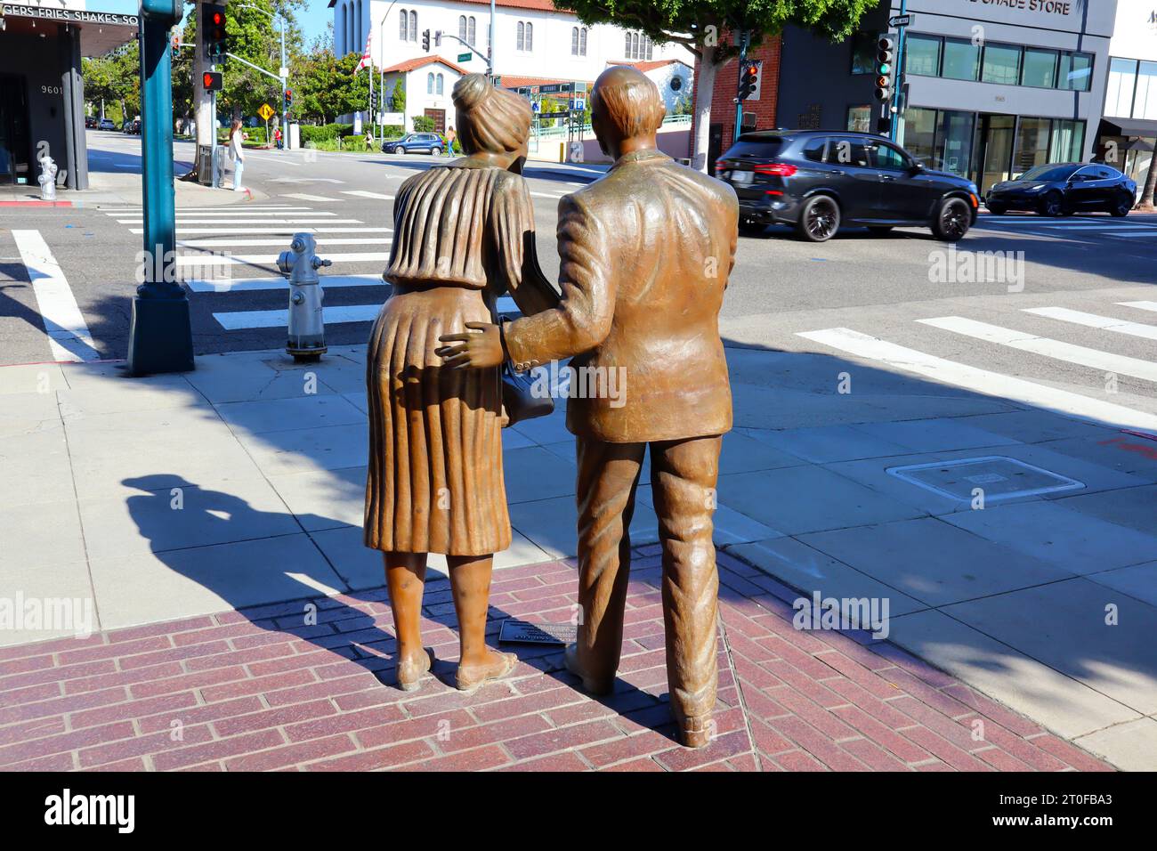 Beverly Hills, California: Public Art “Gordon and Lily” Statue by ...