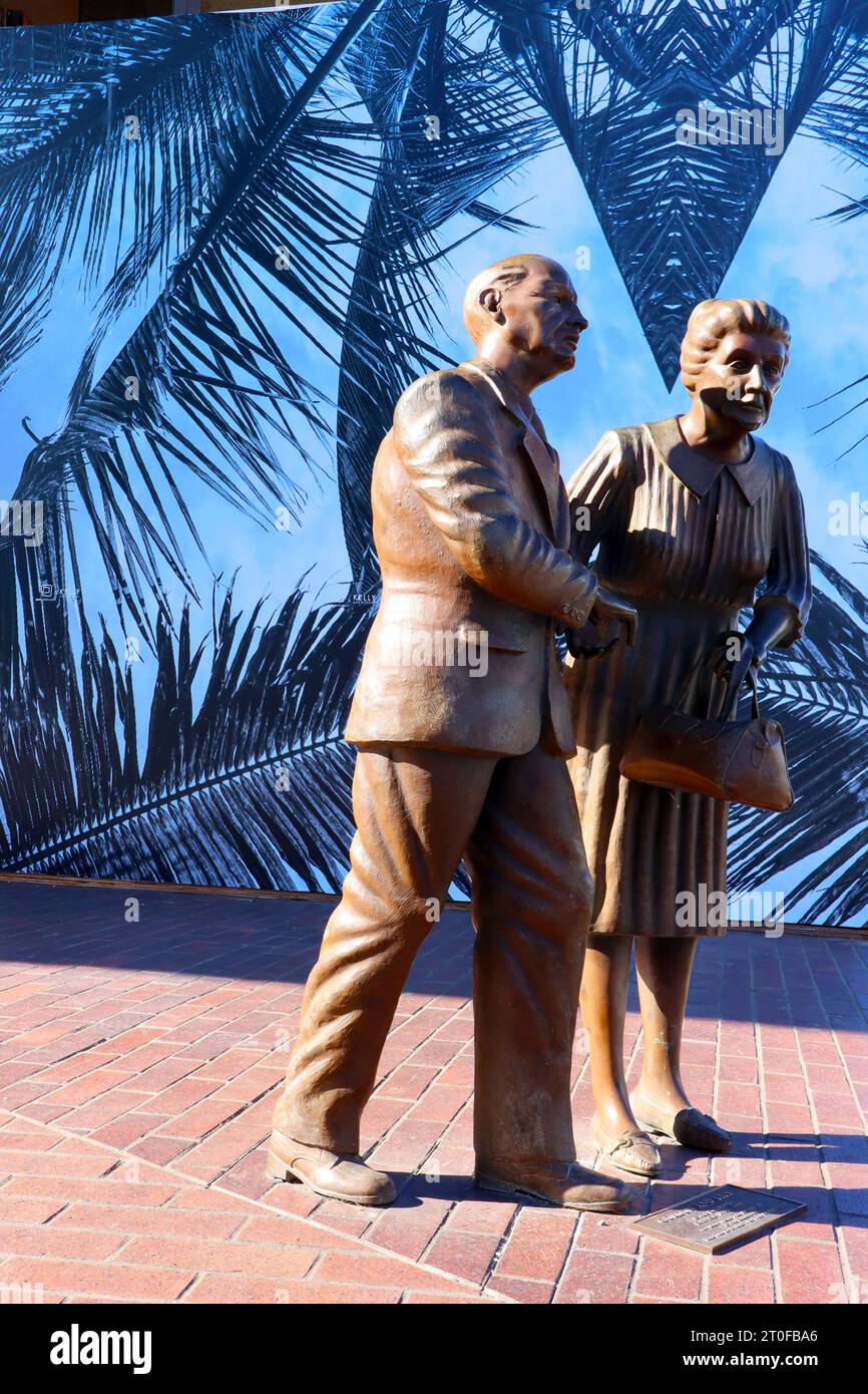 Beverly Hills, California: Public Art “Gordon and Lily” Statue by ...