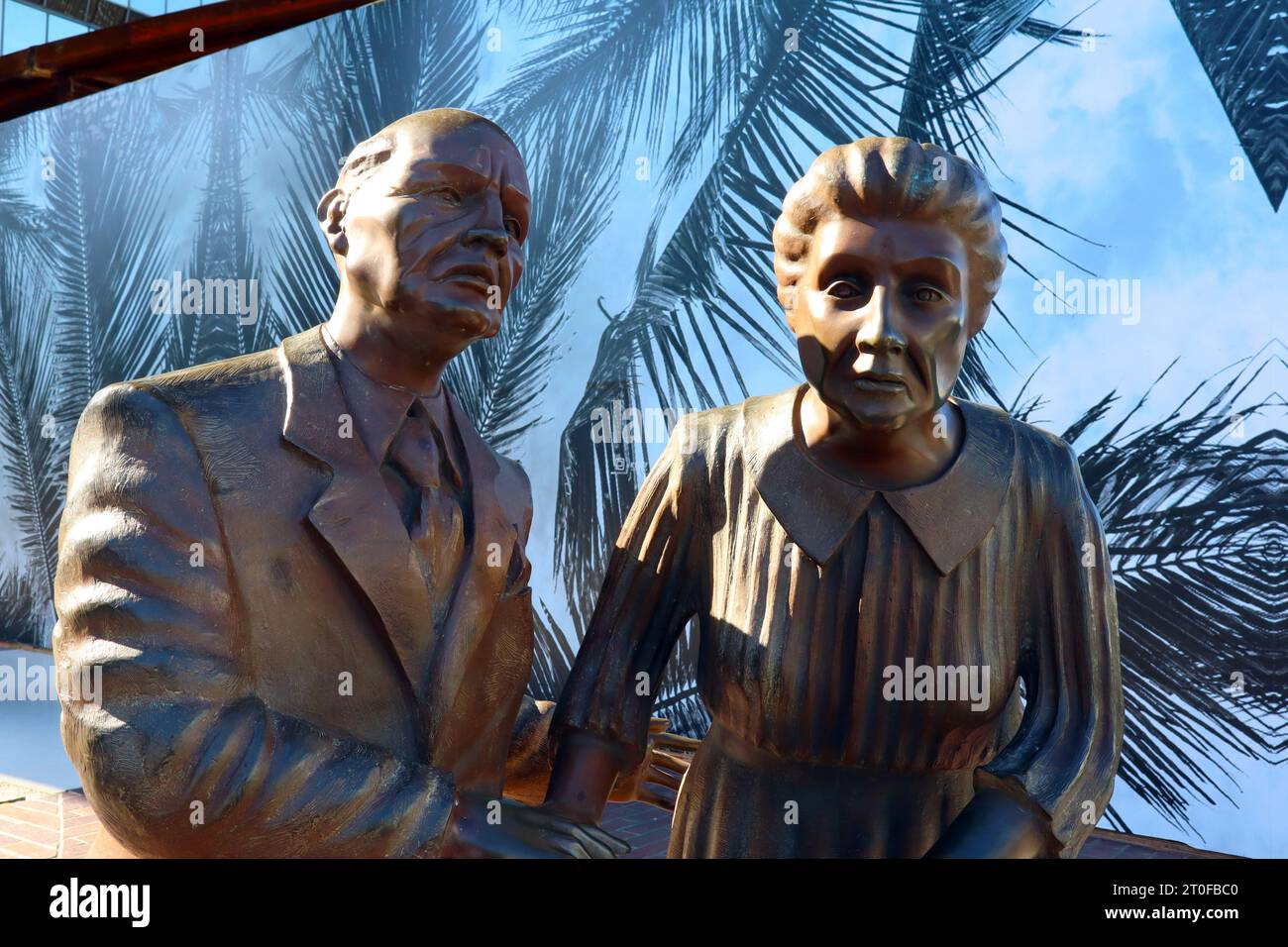 Beverly Hills, California: Public Art “Gordon and Lily” Statue by ...