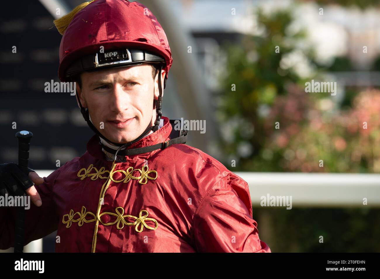 Ascot, Berkshire, UK. 6th October, 2023. Horse Middle Earth ridden by ...