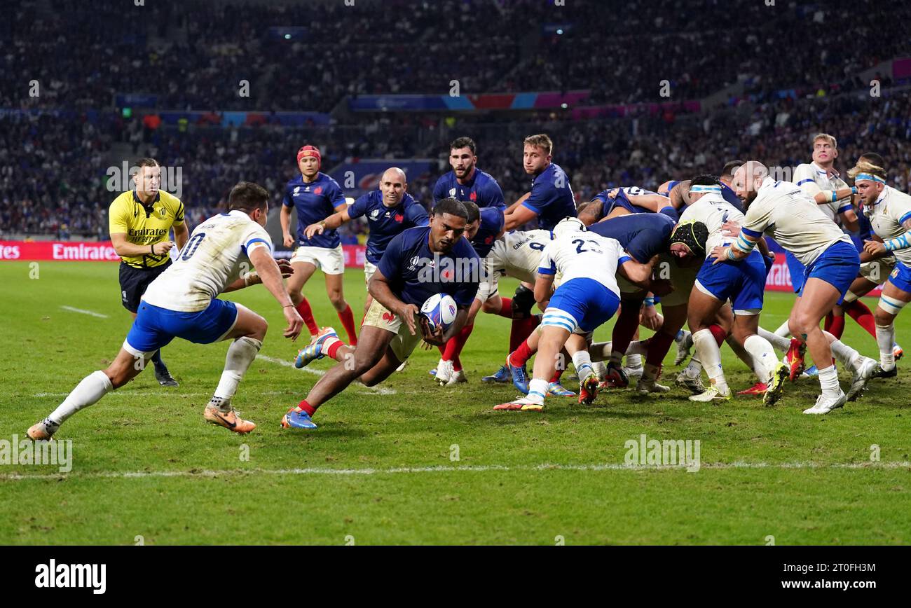 France's Peato Mauvaka scores their side's sixth try during the Rugby ...