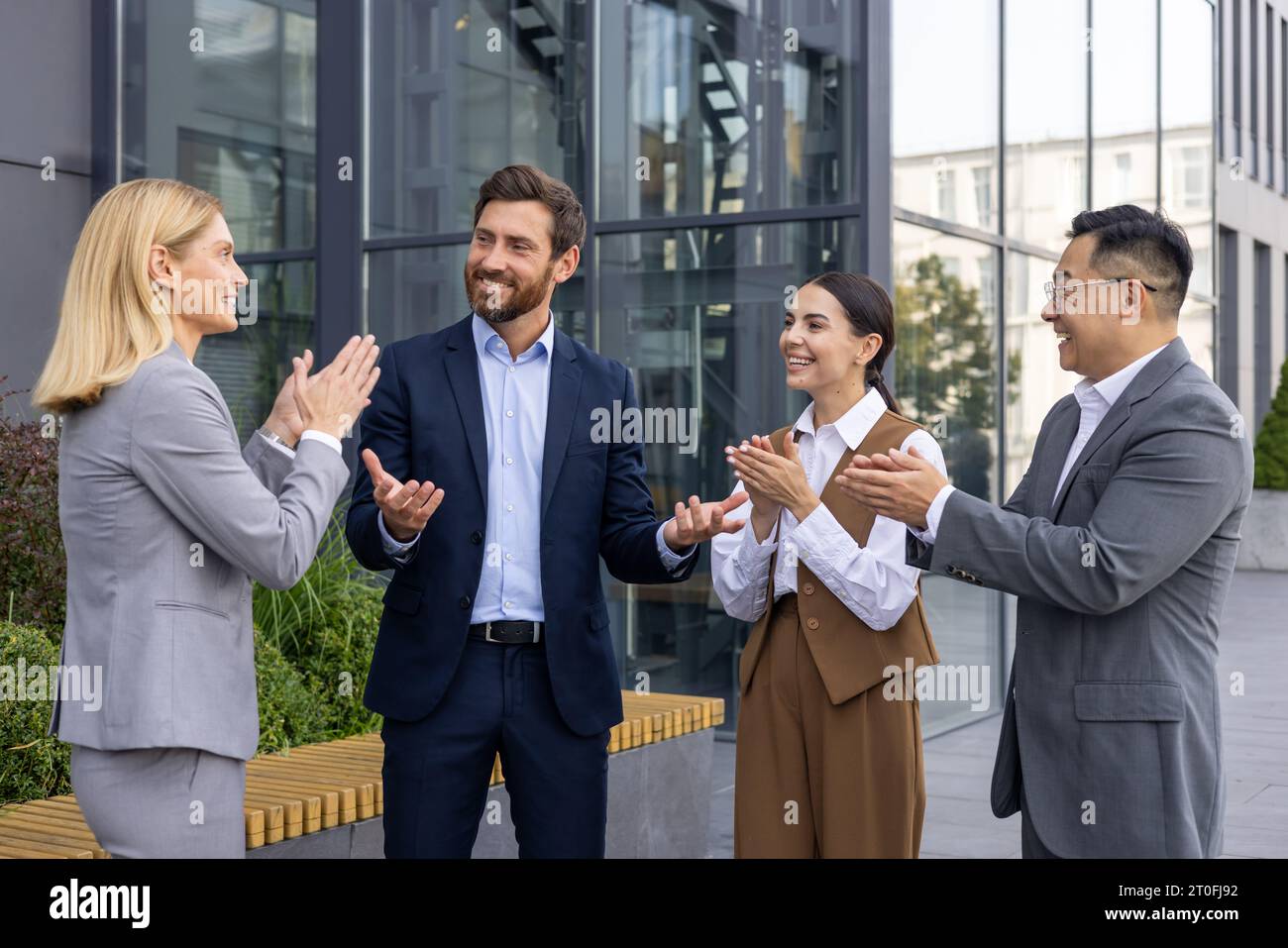 Employee recognition ceremony hi-res stock photography and images - Alamy