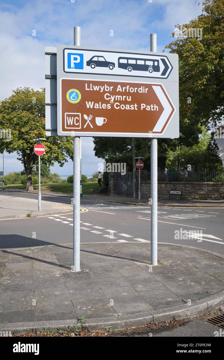 Welsh coast path signs hi-res stock photography and images - Alamy