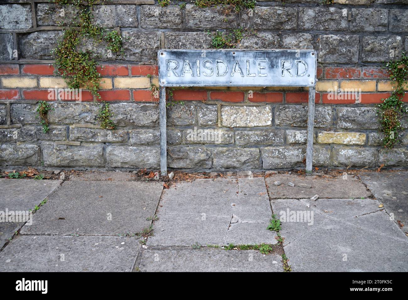 Welsh road signs hi-res stock photography and images - Alamy