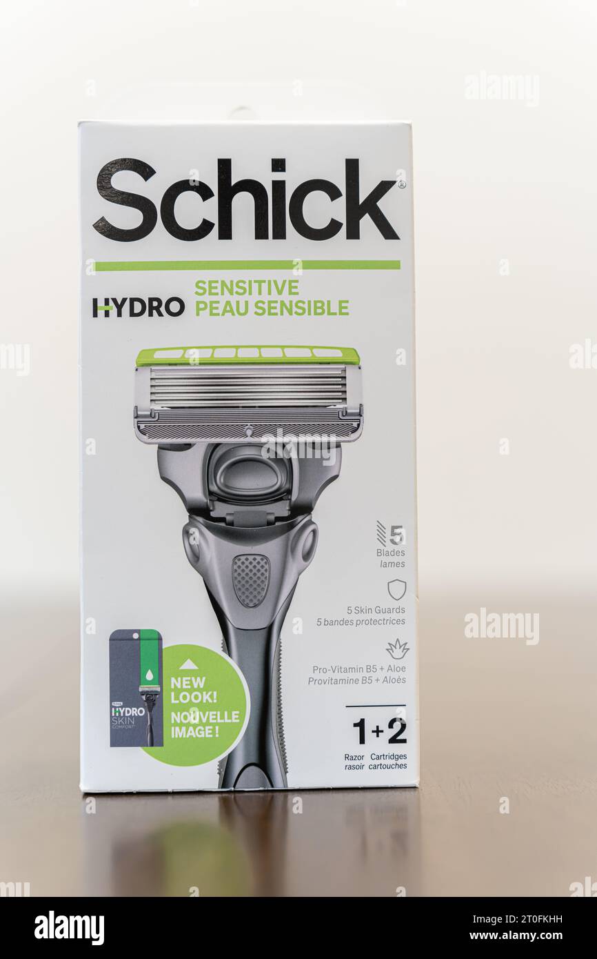 Packet of Schick Safety Razors and cartridges Stock Photo - Alamy