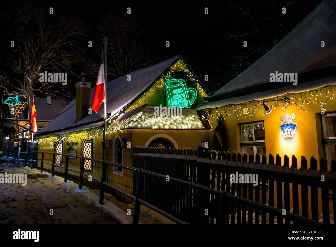 Traditional wine taverns and the wine village of Grinzing near Vienna ...