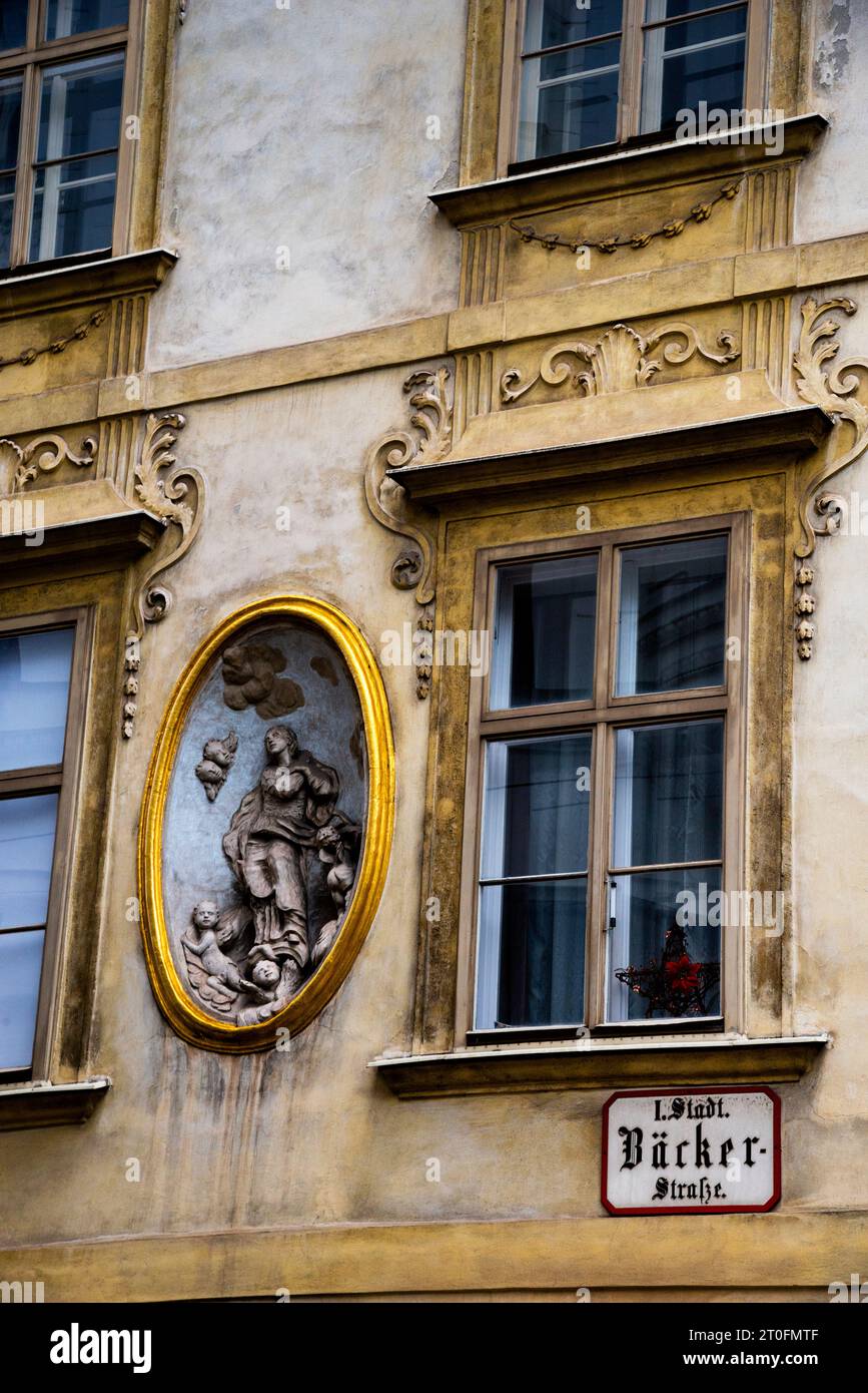Viennese baroque architecture hi-res stock photography and images - Alamy