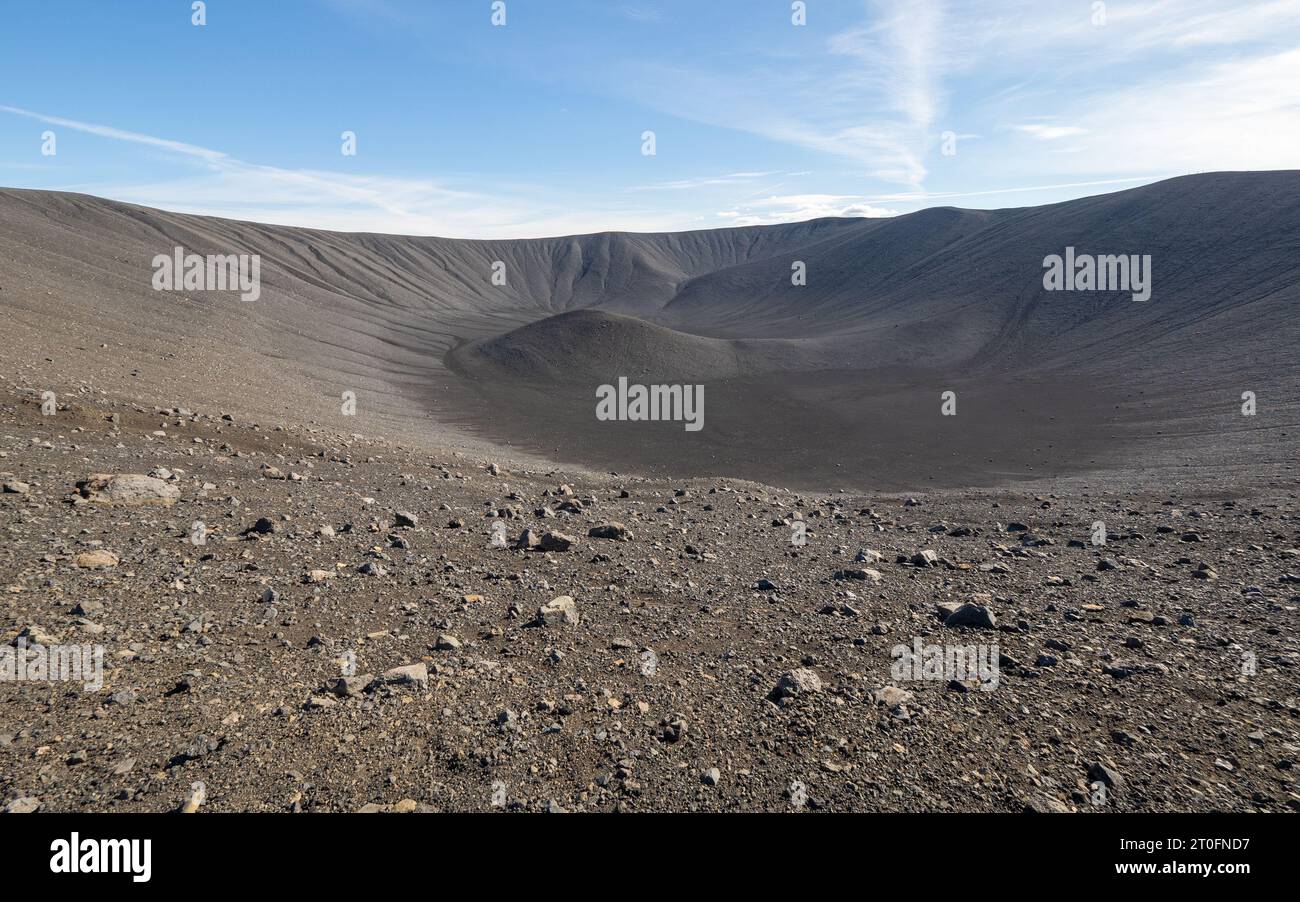 Hverfjall tuff cone, largest hydromagmatic tuff cone in the world ...