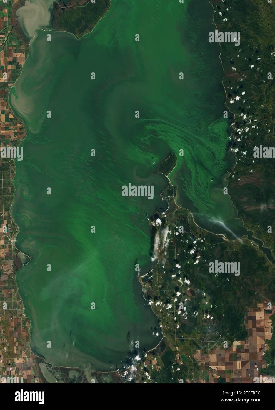 Winnipeg, Canada. 25th Sep, 2023. Swirls of algae filled the south ...