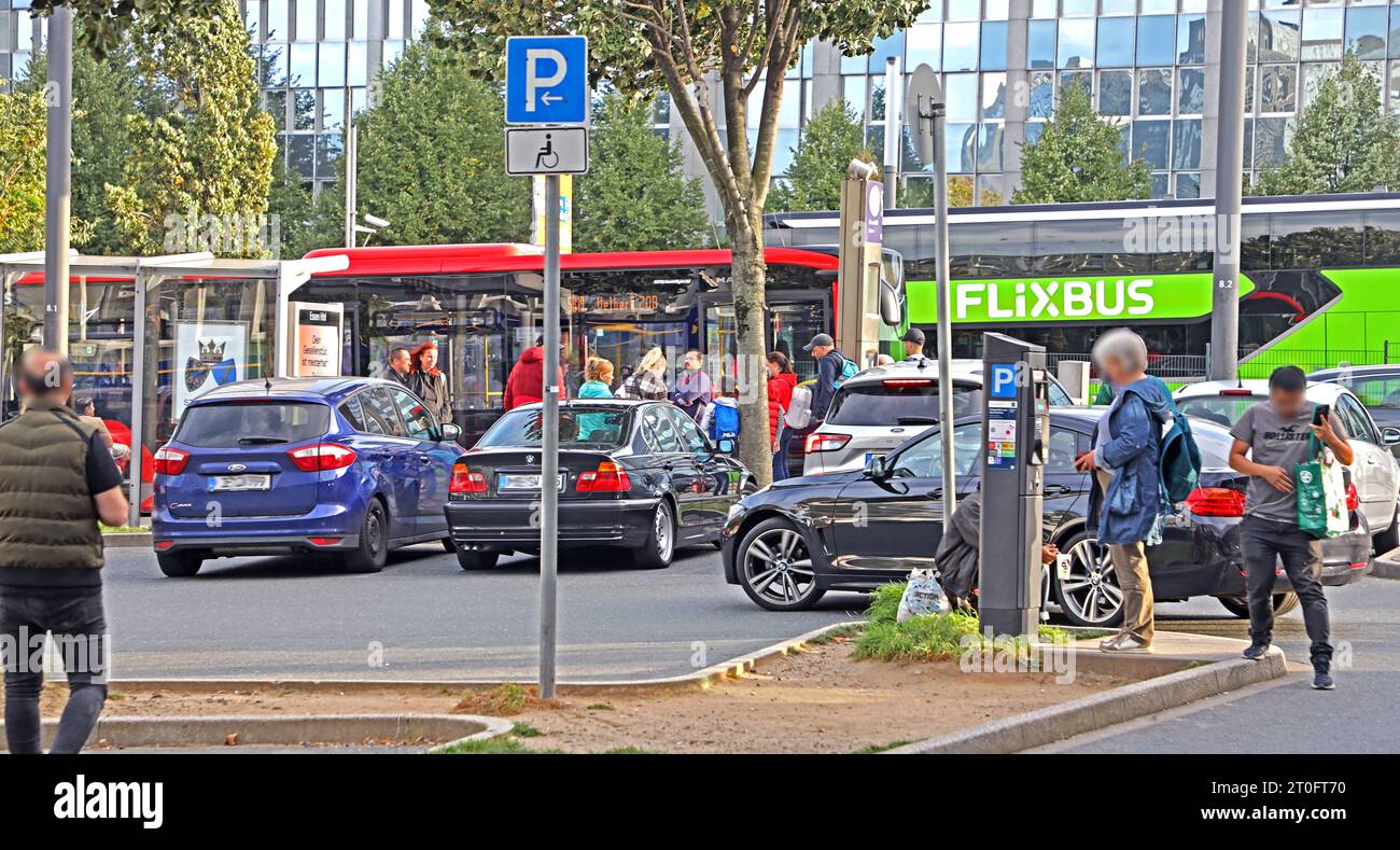 Buslinien in der Essener Innenstadt Linienbusse und Fernbusse sammeln ...