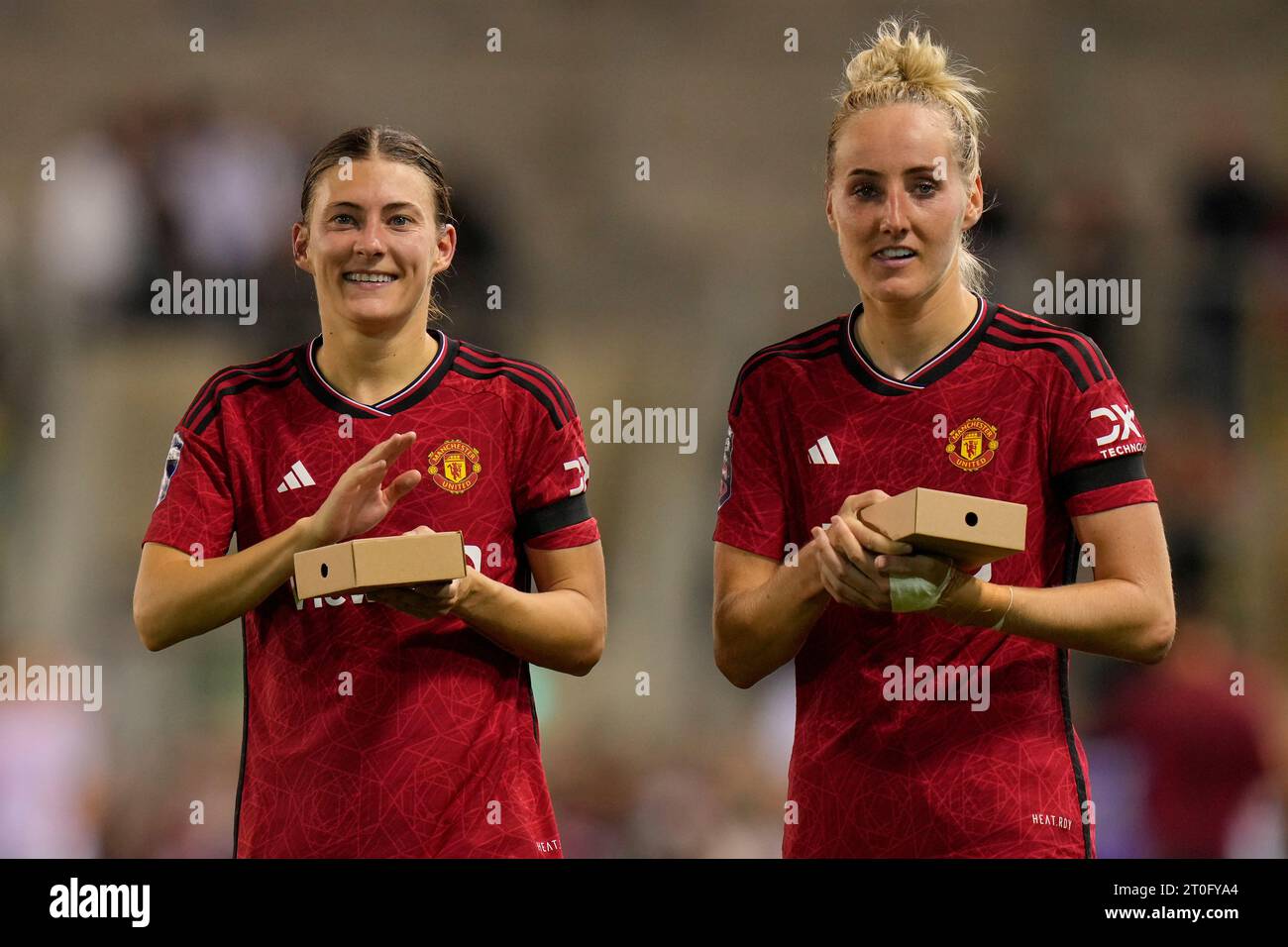 Millie Turner #21 of Manchester United and Hannah Blundell #6 of ...