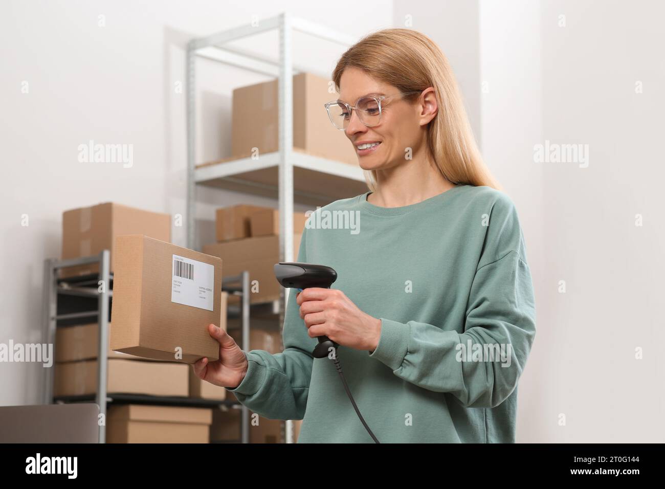 Woman scanner reading parcel hi-res stock photography and images - Alamy