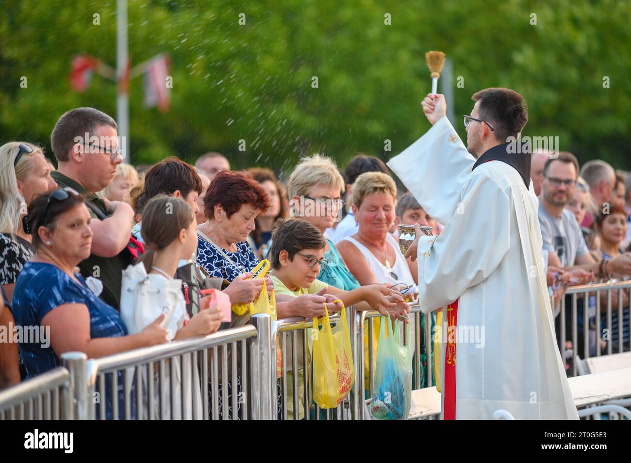 Catholic priest sprinkling holy water hi-res stock photography and ...