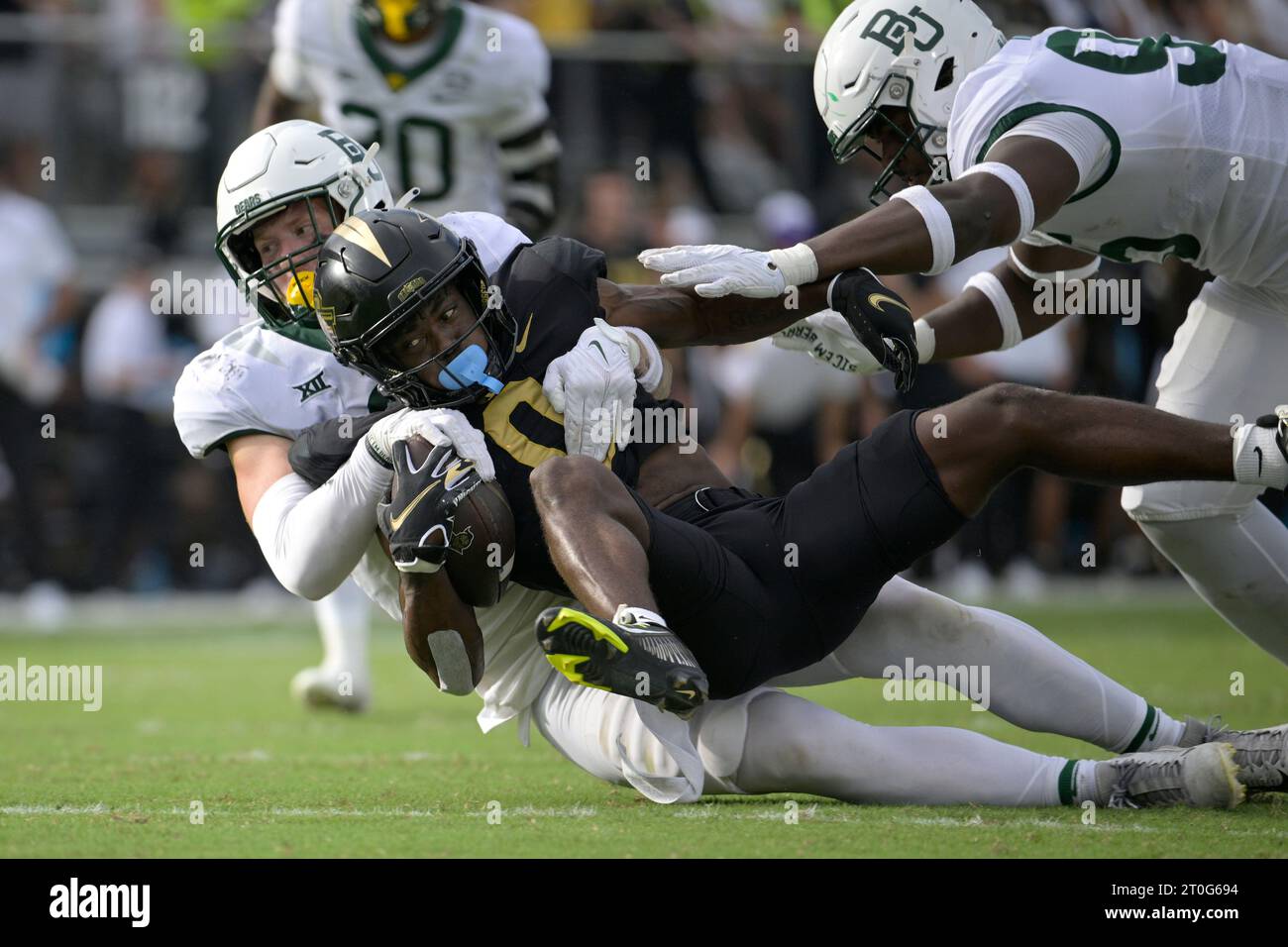 Baylor linebacker Matt Jones (2) tackles Central Florida running back ...