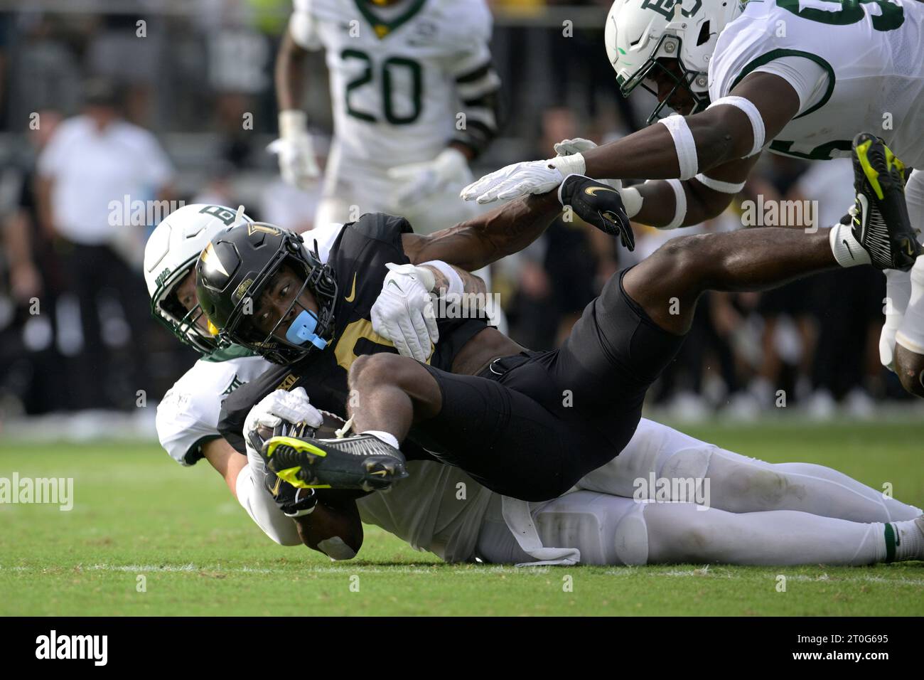 Baylor linebacker Matt Jones (2) tackles Central Florida running back ...