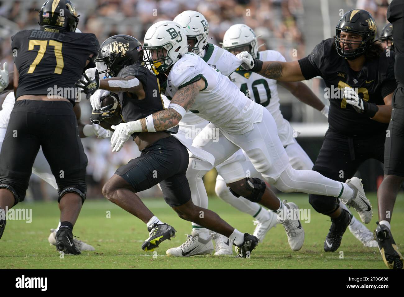 Baylor linebacker Matt Jones (2) tackles Central Florida running back ...