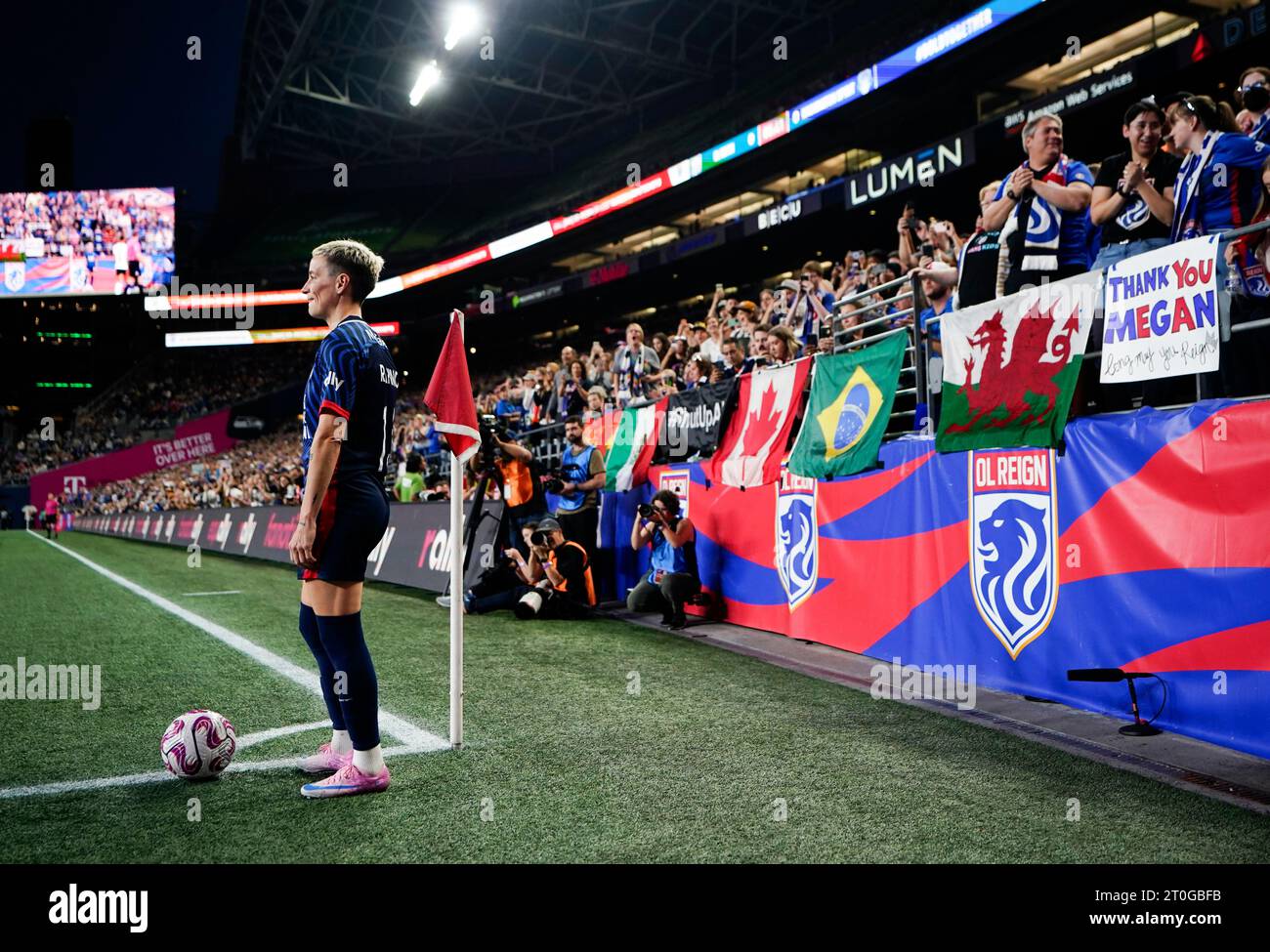 OL Reign forward Megan Rapinoe prepares to take a corner kick next to a ...