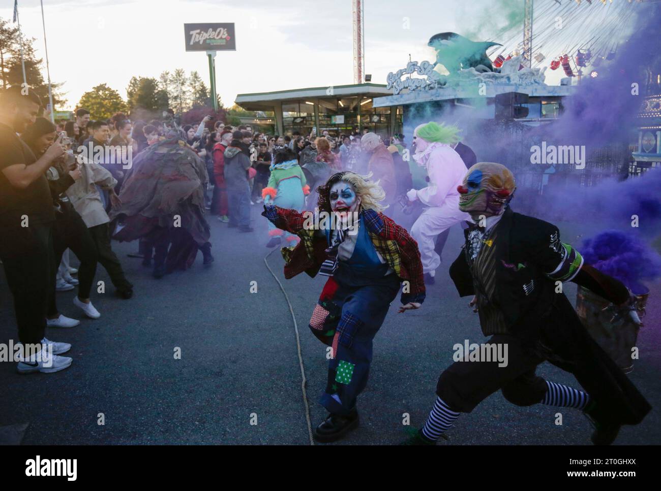 Vancouver, Canada. 6th Oct, 2023. Costumed staff members interact with ...