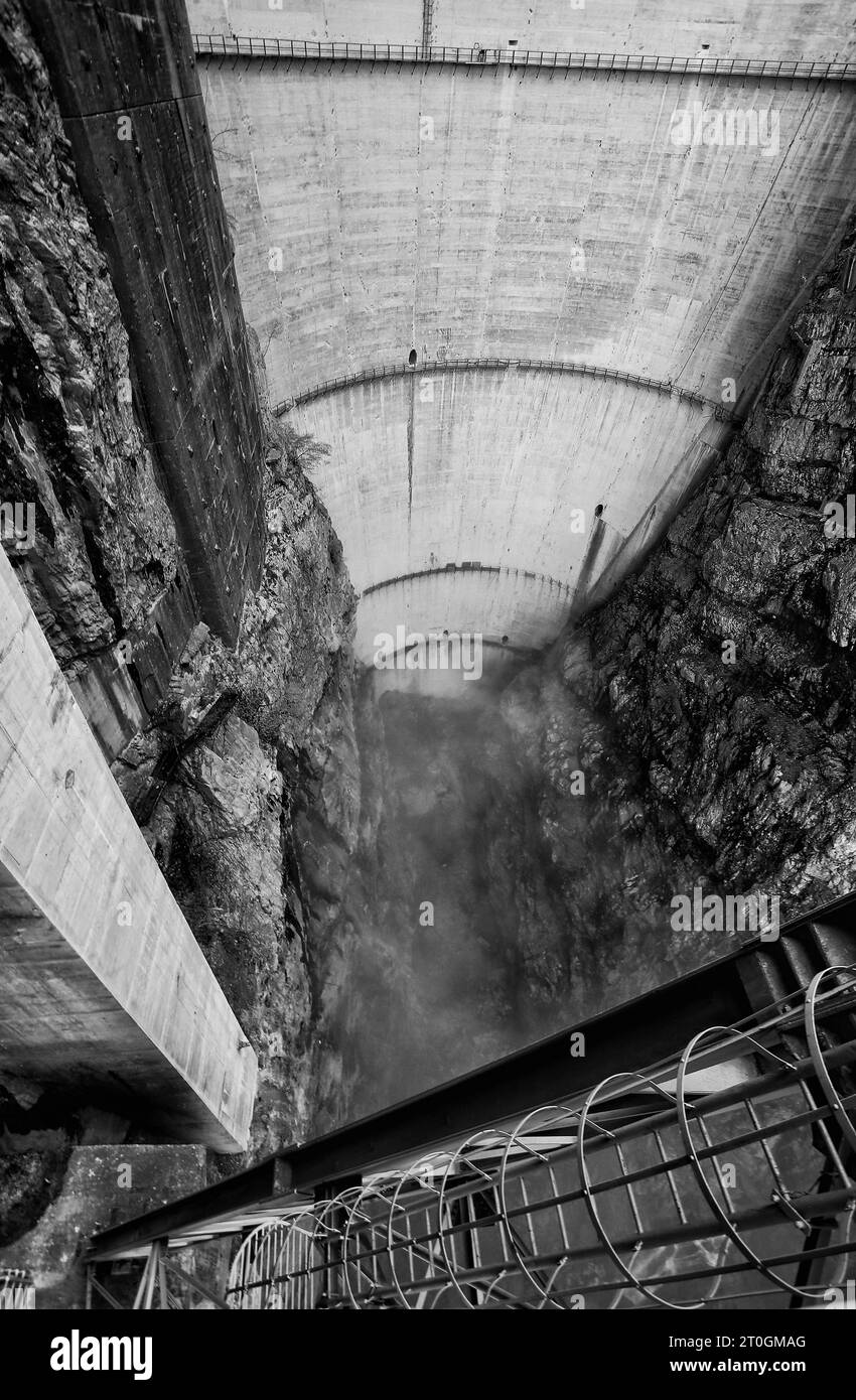Interior and exterior of the Vajont dam, site of the disaster that ...