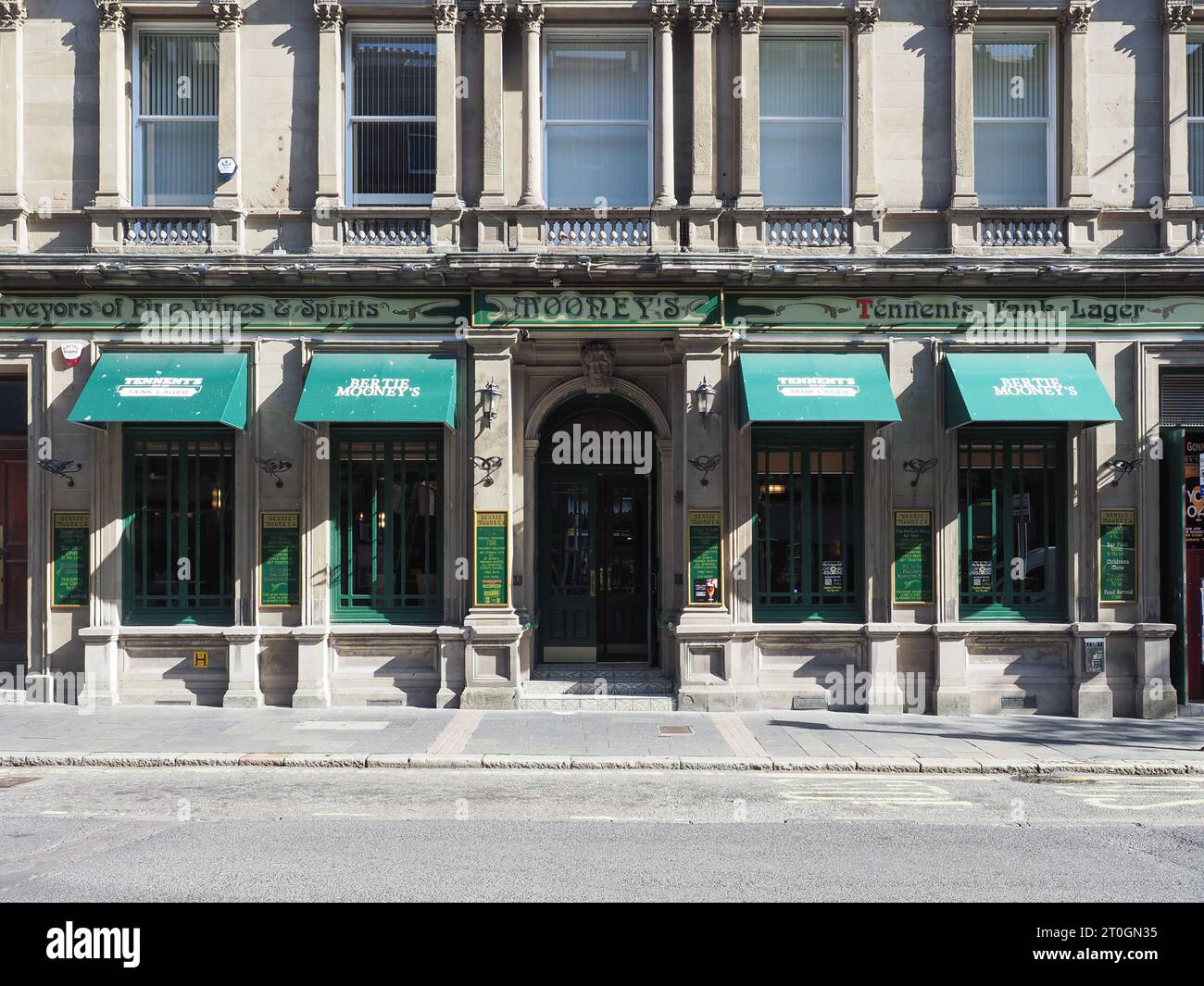 DUNDEE, UK - SEPTEMBER 12, 2023: Bertie Mooney pub front Stock Photo ...
